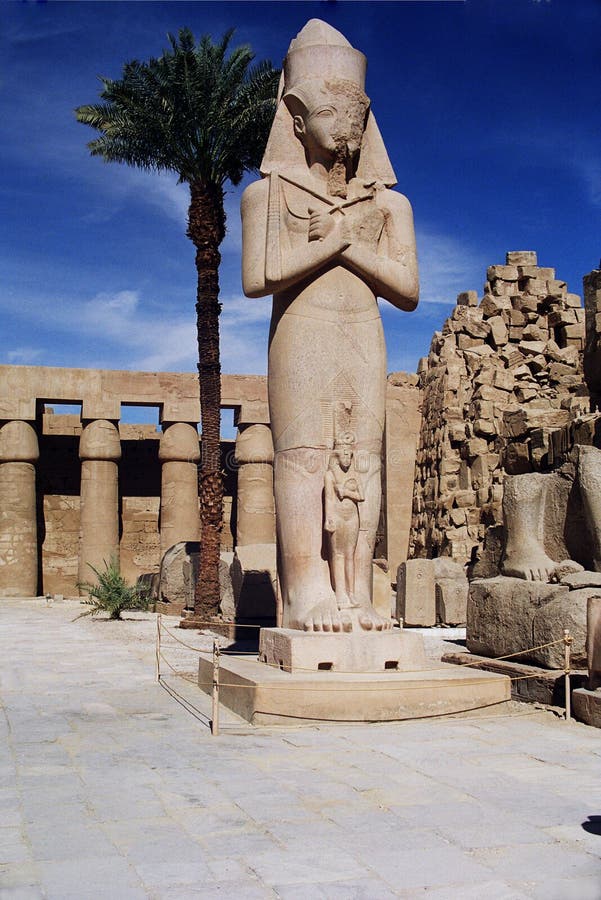 Standbeeld Van Farao Ramses II Stock Foto - Image of egyptisch, koning ...
