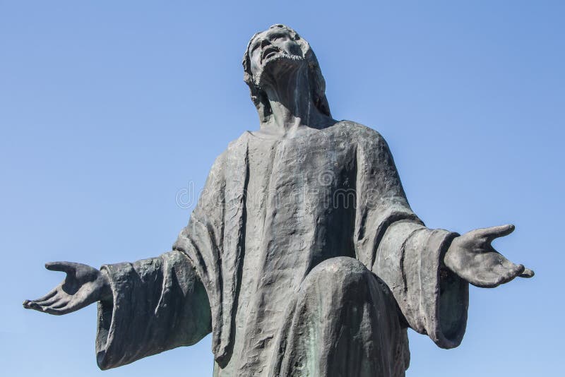 Standbeeld Van Jezus Christus Die Bidt Stock Foto - Image of hemel ...