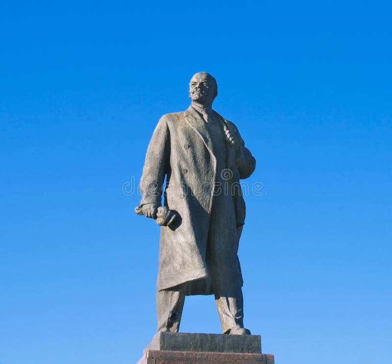 Standbeeld Van Lenin in Volgograd Over Hemel Stock Afbeelding - Image ...