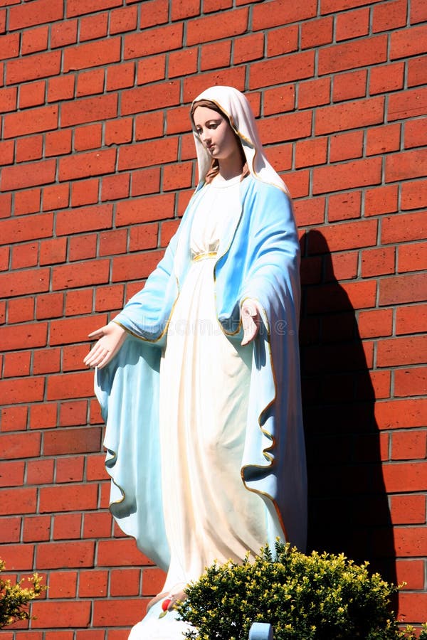 Standbeeld Van De Maagd Maria Stock Afbeelding - Image of gunst ...