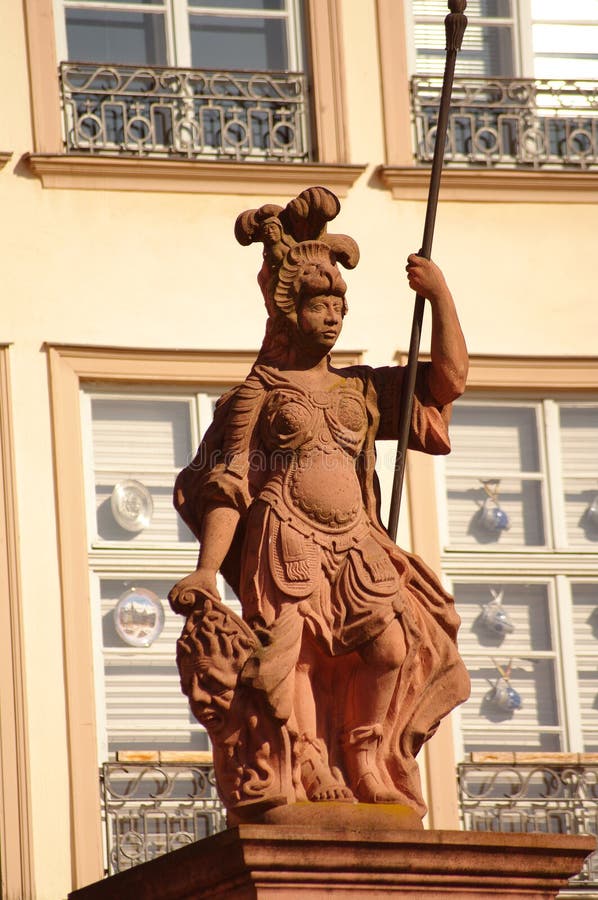 Standbeeld Van Minerva in Romer in Frankfurt Stock Afbeelding - Image ...