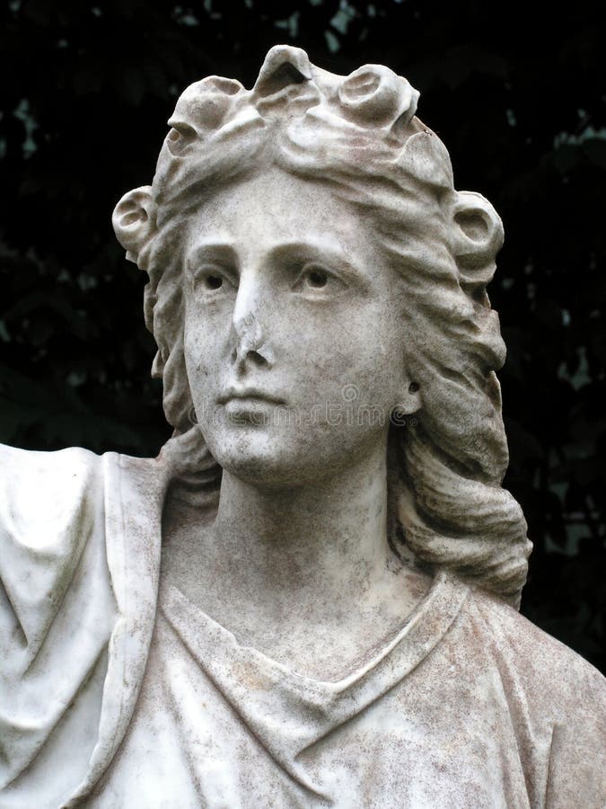 Standbeeld van vrouw stock afbeelding. Image of christen - 1330493