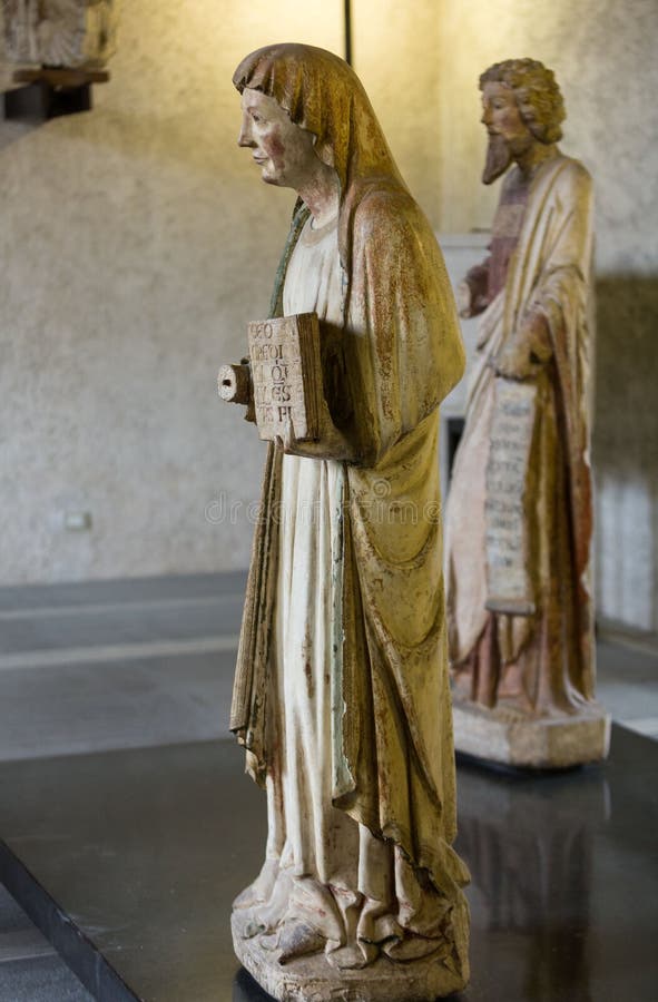 Standbeeld Van Vrouw in Castelvecchio-Museum Verona, Redactionele Foto ...