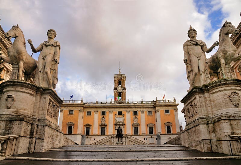 Standbeelden Van Het Capitool, Rome Stock Foto - Image of vierkant ...