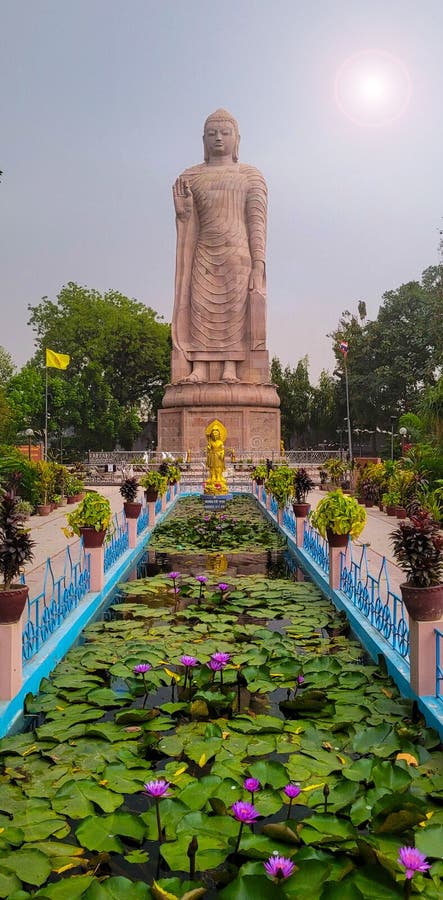 Standing buddha editorial stock image. Image of saranath - 282818894