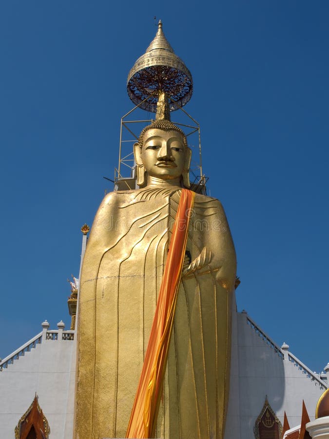 Standing Buddha in Wat Intharawihan Stock Photo - Image of bangkok ...