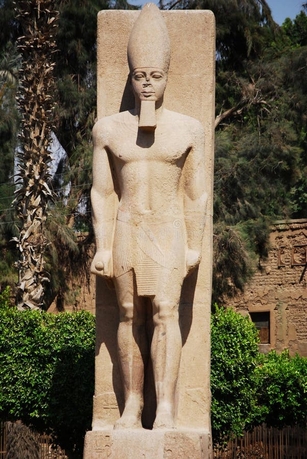 Standing Statue of Ramses II, Egypt Editorial Photo - Image of ...