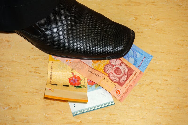 Stap op geld stock afbeelding. Image of innovatie, muntstuk - 87516069