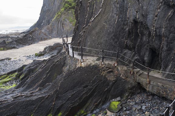 Stap van de klip stock afbeelding. Image of rotsen, kust - 31687867