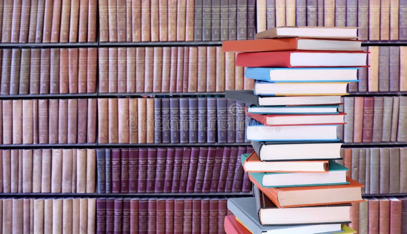 Stapel Boeken in Bibliotheek Stock Afbeelding - Image of plank, brief ...