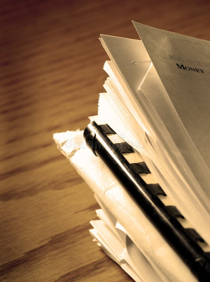 Dateien und Papiere stockbild. Bild von archiv, dokument - 8101719