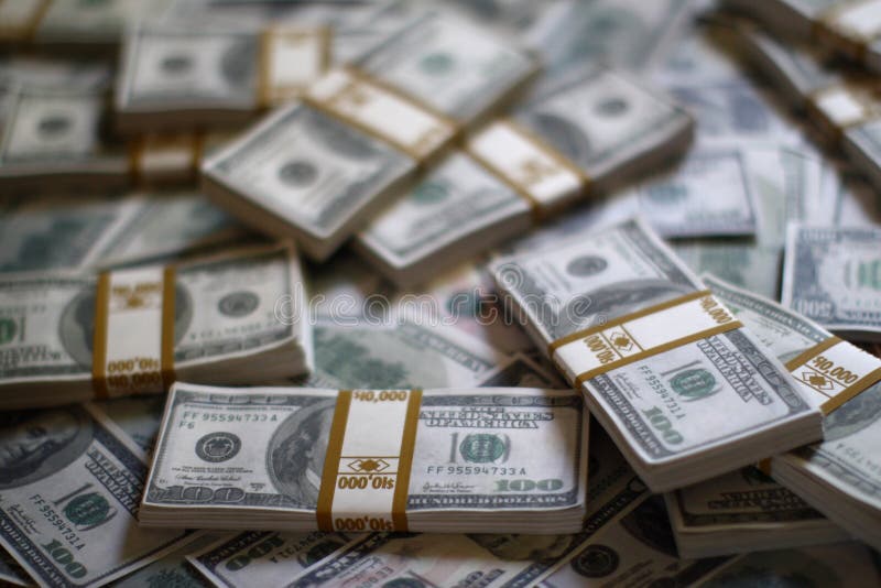 Stapel des Geldes stockbild. Bild von bündel, reich, bargeld - 6336347