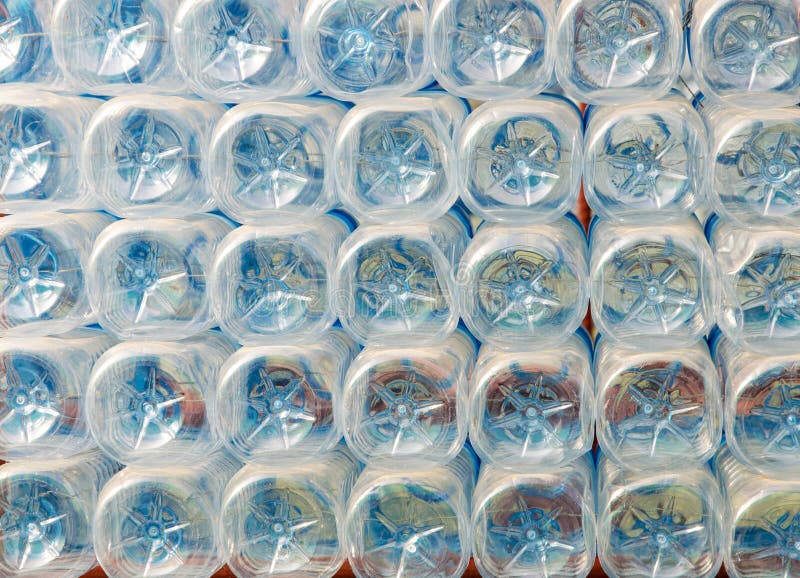 Stapel Van Bodem Van Plastic Flessen Stock Afbeelding - Image of bureau ...