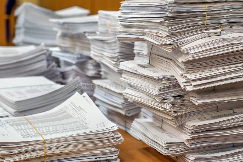 Stapel Papieren Documenten En Pen Op Kantoor Stock Foto - Image of ...