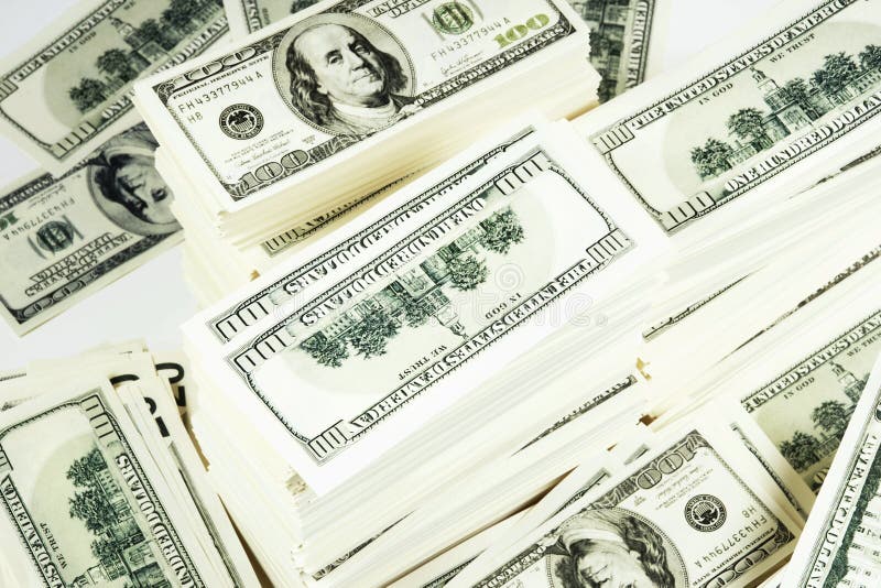 Stapel geld stock foto. Image of rijkdom, rekeningen, honderd - 5025590