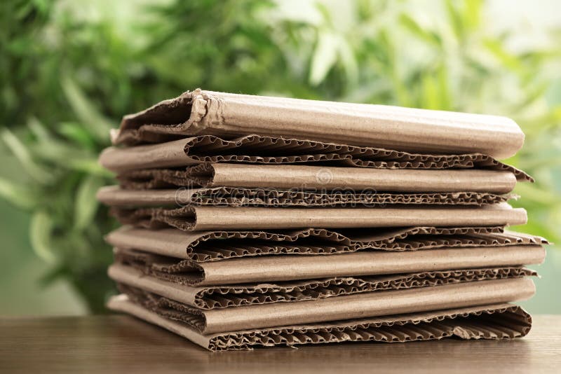 Stapel Van Karton Voor Recycling Op Lijst Stock Foto - Image of schoon ...