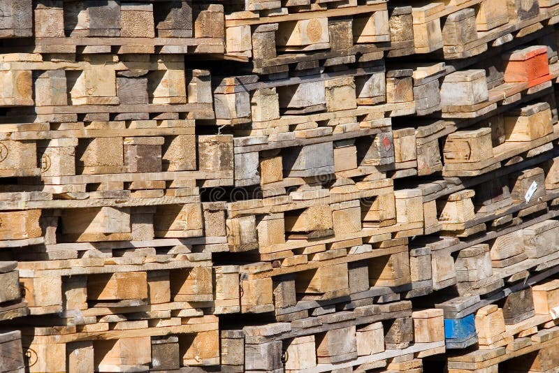 Stapel pallets stock afbeelding. Image of pakket, verzending - 1714619
