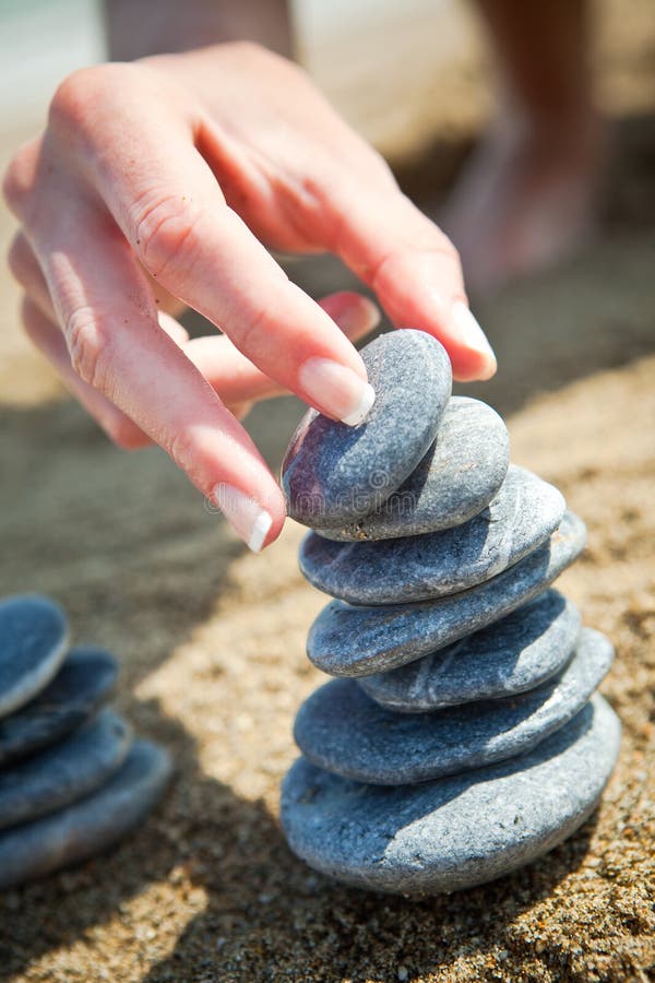 Stapeln der Steine stockfoto. Bild von zukunft, gestapelt - 16003996