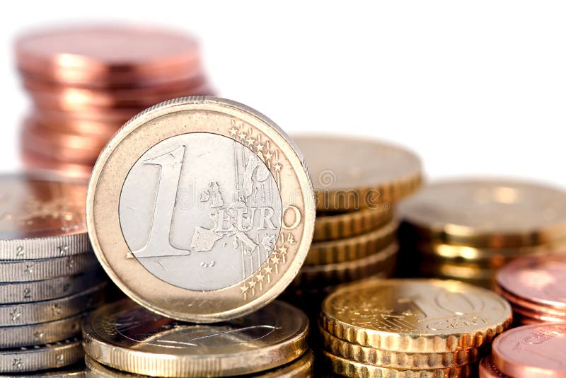 Stapels Euro muntstukken stock foto. Image of benaming - 15930362