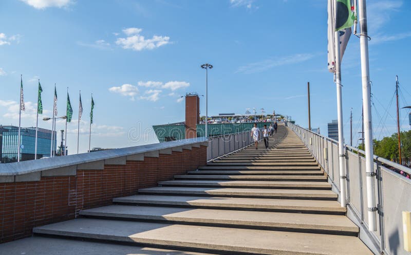 Stappen Aan Het Dak Van Nemo Science Museum Amsterdam Redactionele ...