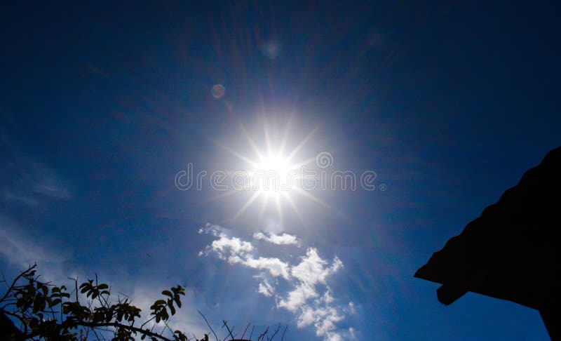 Starburst Sunlight Star Rayos Solares Silueta De Nubes Foto de archivo ...