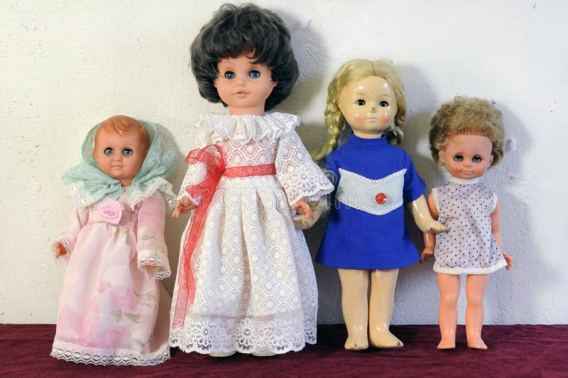 Stare lalki fotografia editorial. Obraz złożonej z pchła - 85839342