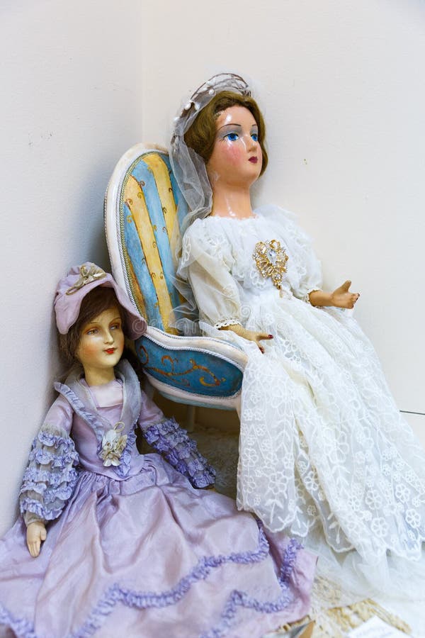 Stare lalki fotografia editorial. Obraz złożonej z pchła - 85839342