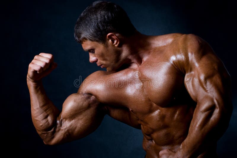 Starker athletischer Mann stockfoto. Bild von torso, erwachsener - 22030816