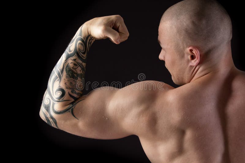 Starker Mann Mit Entlastungskarosserie Stockbild - Bild von energisch ...