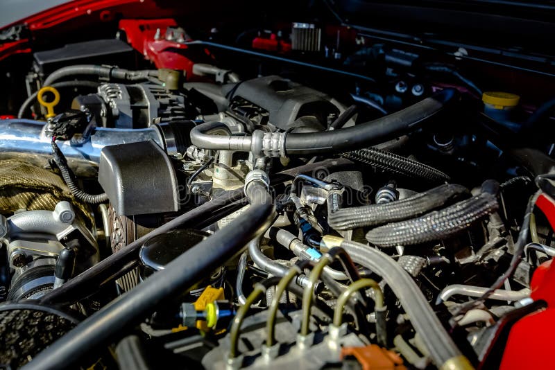 Motorteile Unter Der Offenen Haube Eines Autos Stockfoto - Bild von ...
