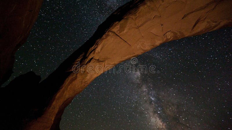 Starry Night Over Rock Arch in Desert Stock Illustration - Illustration ...