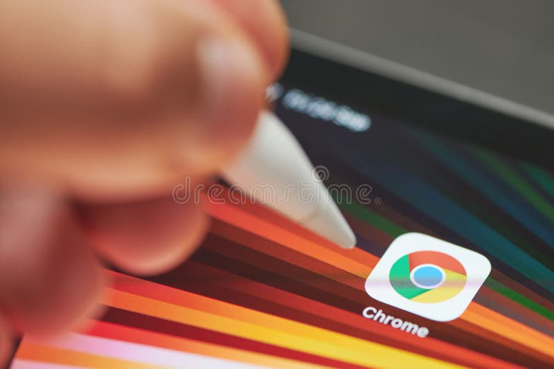 Start Google Chrome Browser on Ipad Editorial Photo - Image of apple ...