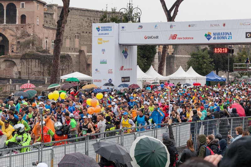 The start of the Marathon editorial photo. Image of early - 52156456
