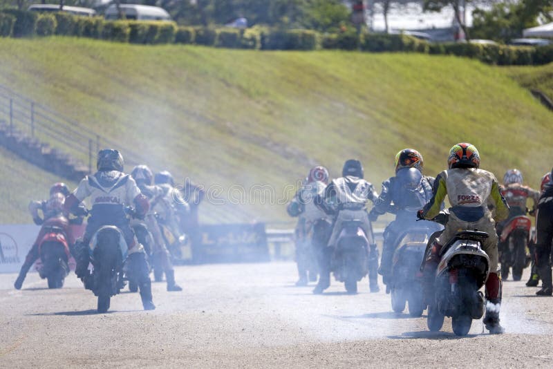 Start of motorbike race editorial image. Image of sportsperson - 6788485