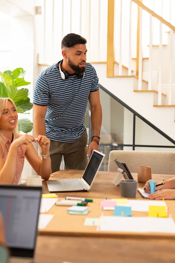 Start Up Business, Collaborating in Modern Office, Young Professionals ...