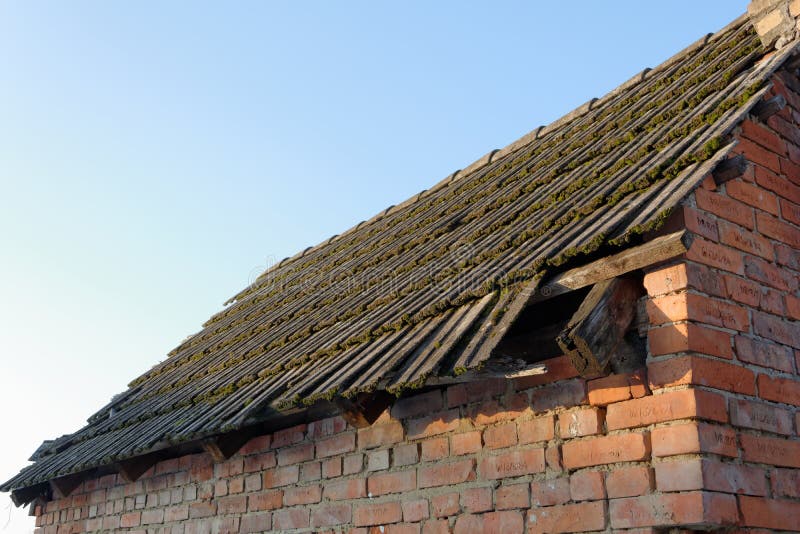 Stary dach zdjęcie stock. Obraz złożonej z dach, stary - 101464890