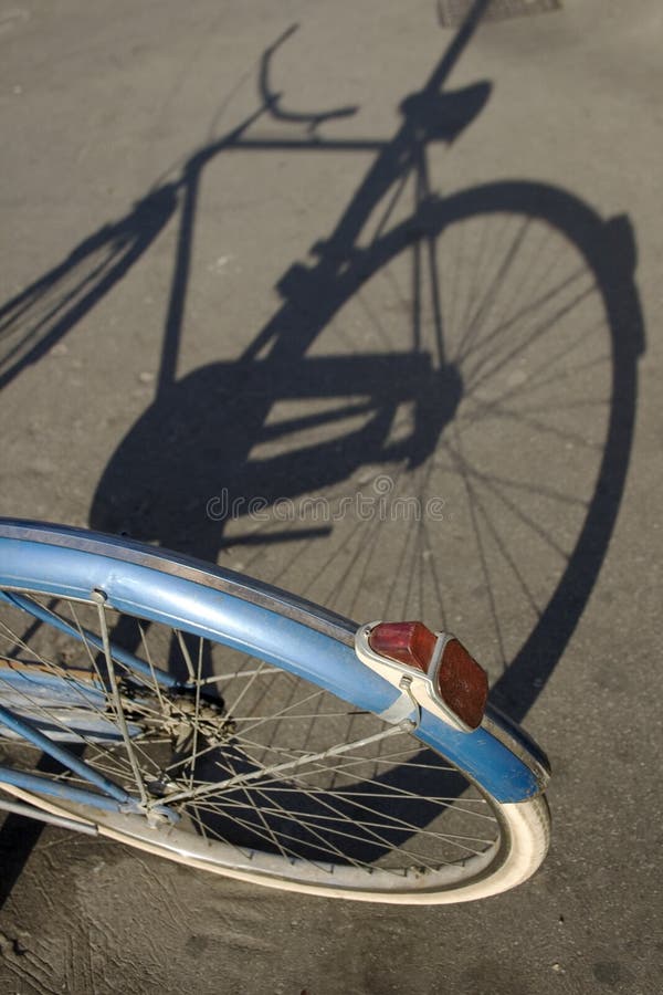 Stary rower zdjęcie stock. Obraz złożonej z bicykl, śledzony - 30932292