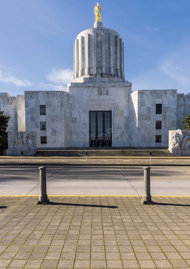 State Capitol Building Salem Oregon. Stock Image - Image of statue ...