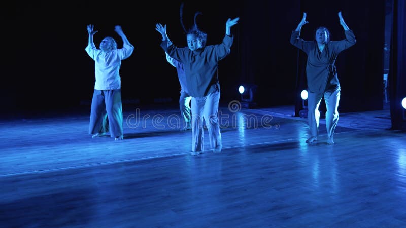 Statement Of Modern Dance For A Big Event The Girls On The Stage Are Dancing A Modern Dance