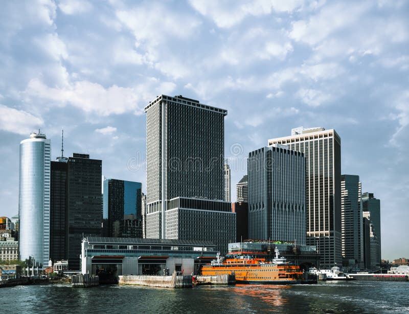 Staten Island Ferry Whitehall Terminal En Lower Manhattan Imagen de ...