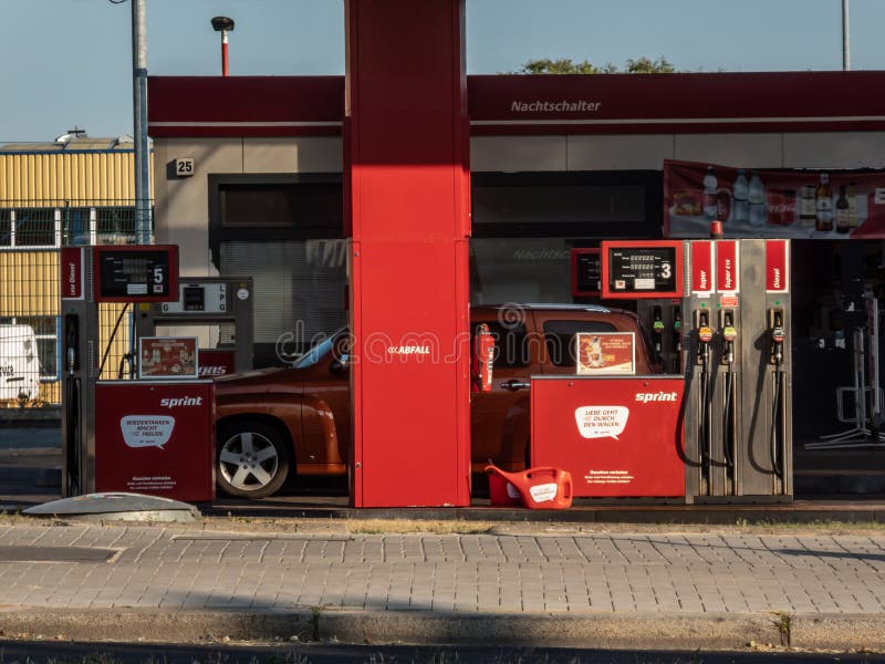 Station De Carburant De Sprint Image stock éditorial - Image du service ...