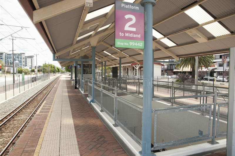 Station in Perth stock foto. Image of post, snel, spoorweg - 109439576
