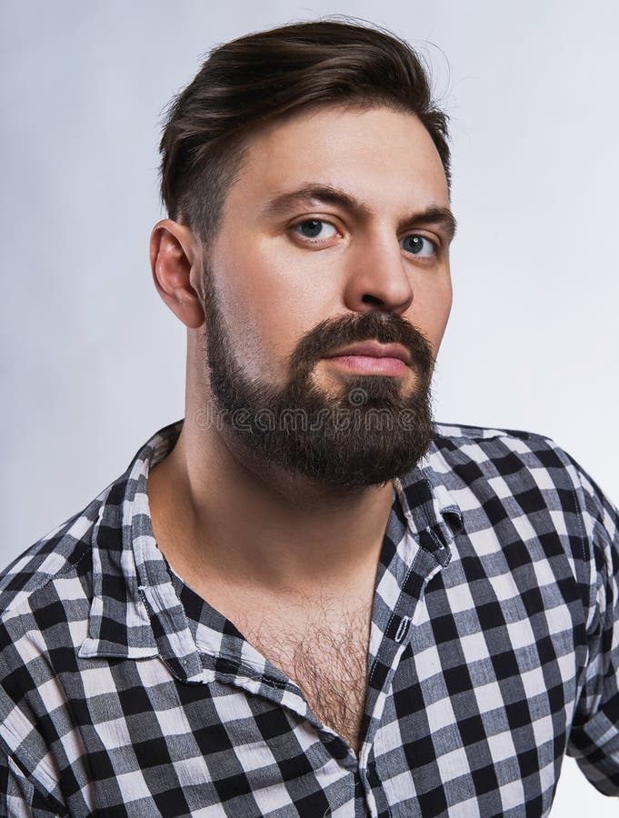 Mann mit einem Bart stockbild. Bild von schauen, jacke - 54978605
