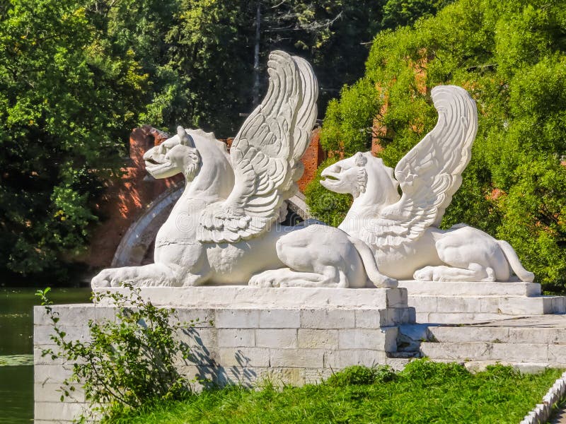 Statua Del Grifone Esseri Alati Ismythological Dei Grifoni Immagine ...