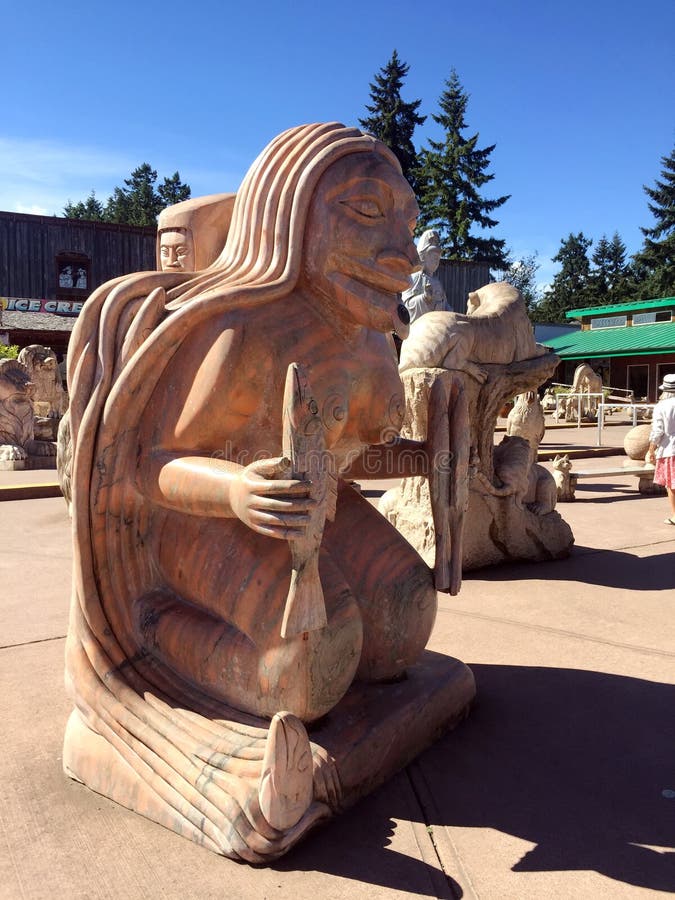 Scultura Di Pietra Del Leone E Dei Cuccioli, Coombs, BC Fotografia ...