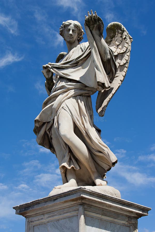 Statua Di Un Angelo Su Ponte Sant'Angelo, Roma Immagine Stock ...