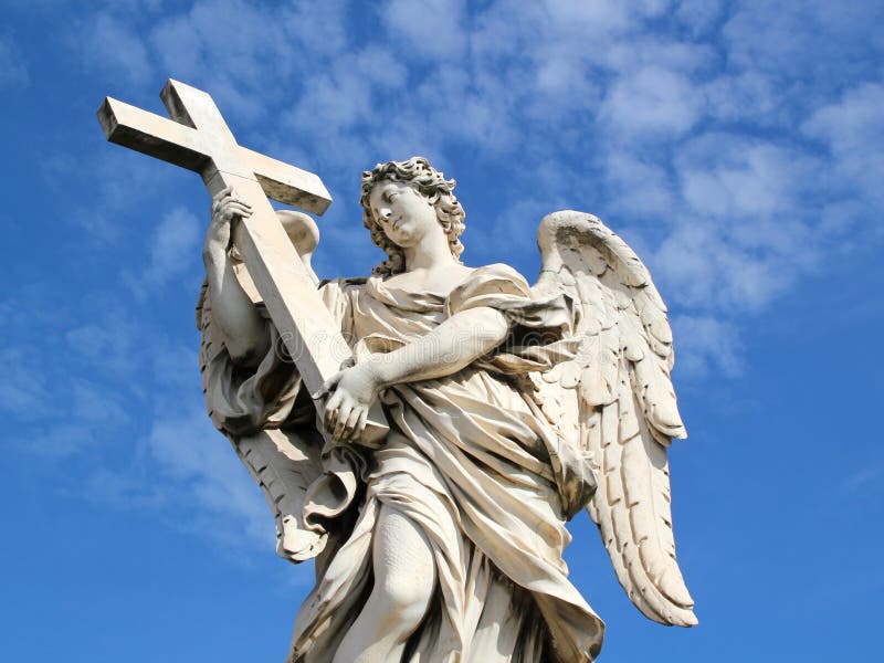 Statua Di Angelo Con La Traversa. Fotografia Stock - Immagine di cielo ... Statua Di Angelo Con La Traversa. Fotografia Stock - Immagine di cielo ...