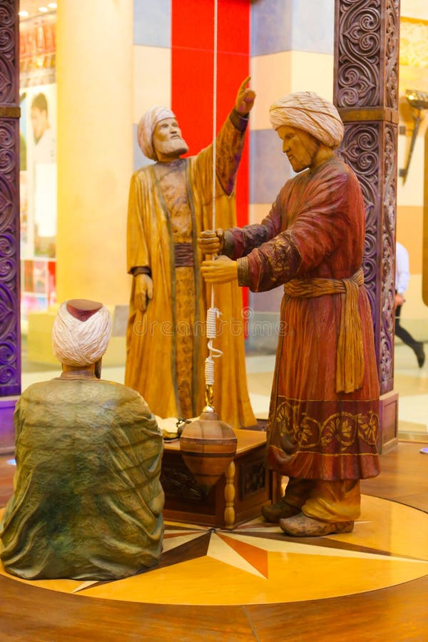 Statue Arabe Ibn Battuta Mall Image stock - Image du centre, cour: 95741211