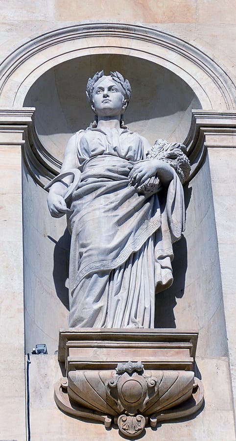 Blanc De Statue De Demeter De Fond Photo stock - Image du blanc ...