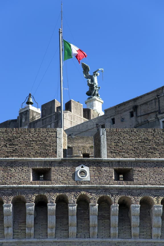Statue Arkhangel De St Michael Image éditorial - Image du chiffre ...